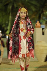 Omani Traditional Clothing - Arab America
