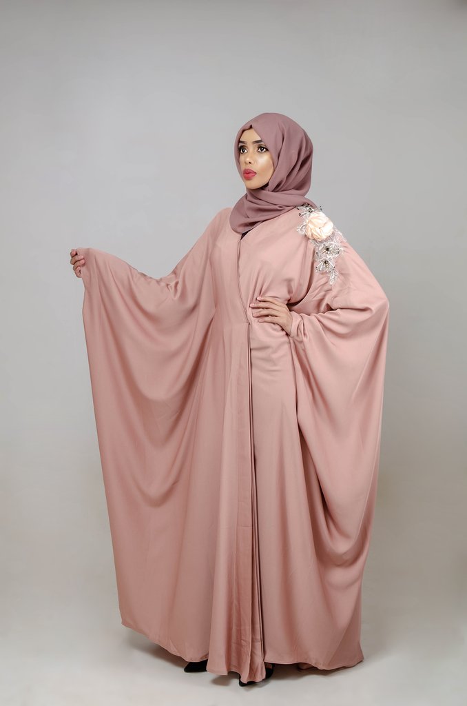 Evolution of the Abaya: The Black Cloak of The Past - Arab America