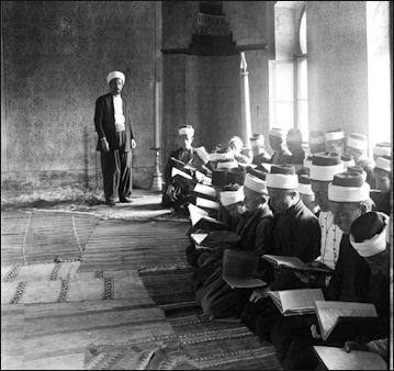 A look into the Proud Past: Omar Al Mukhtar: Teacher, Resistance Leader ...