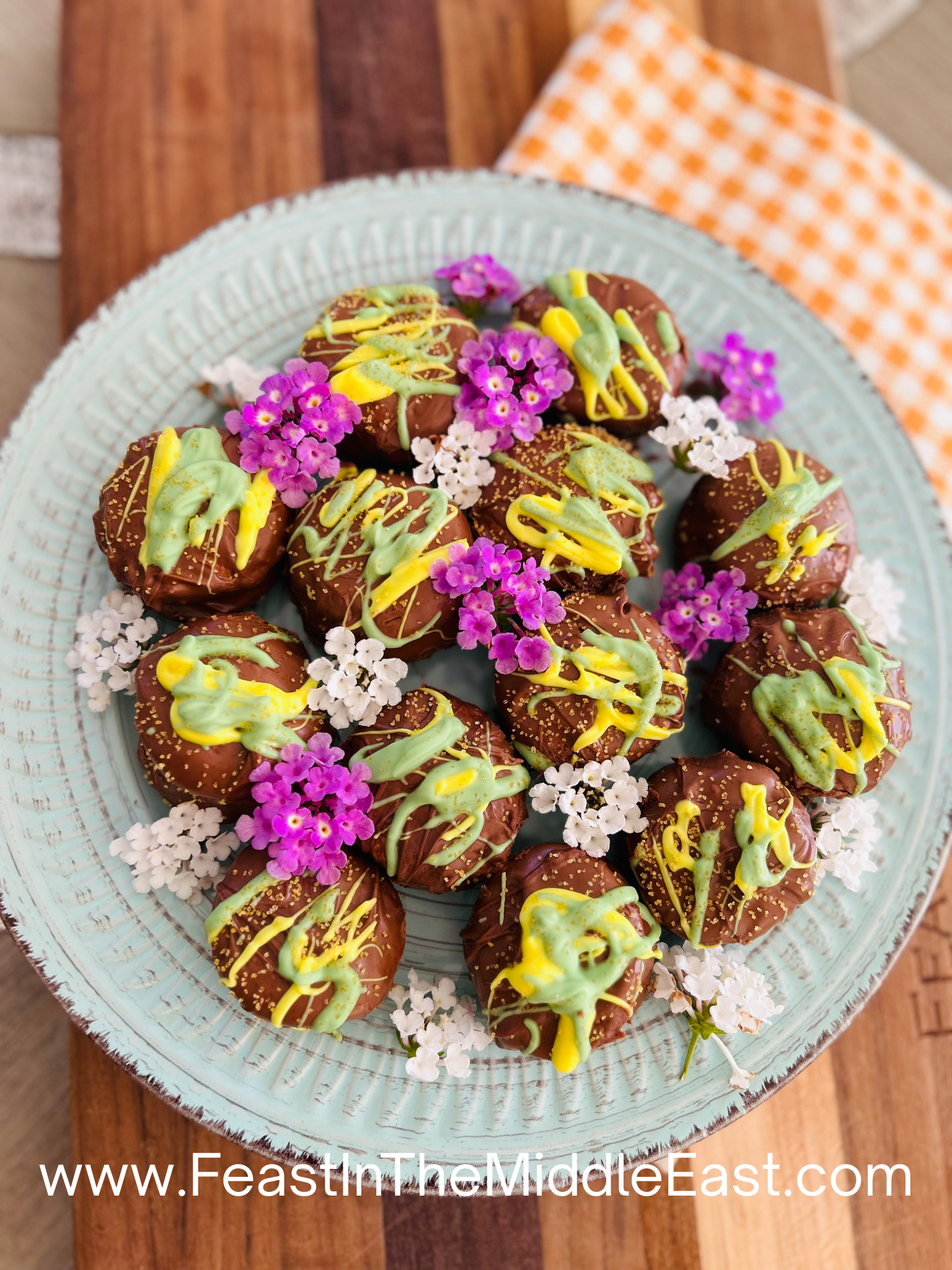 Dubai-Inspired Sandwich Cookies: A Luxe Twist on Oreos